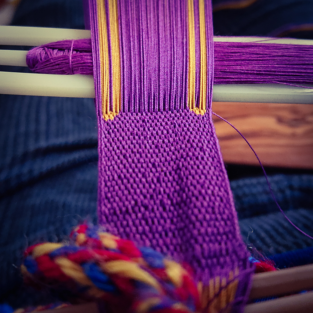 Garters, otters & swords – Stringcrafter