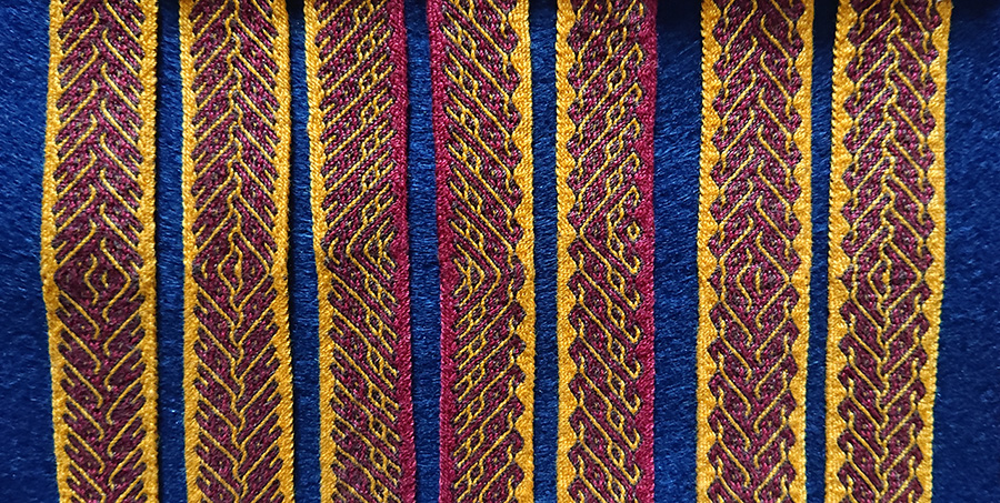 Tablet weaving at Autumn Crown – Stringcrafter